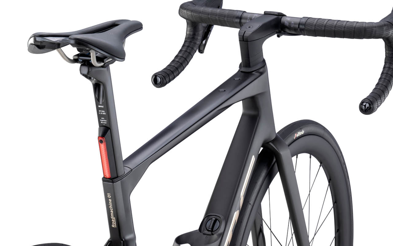 Roadmachine 01 THREE Carbon Black – BMC Switzerland AG